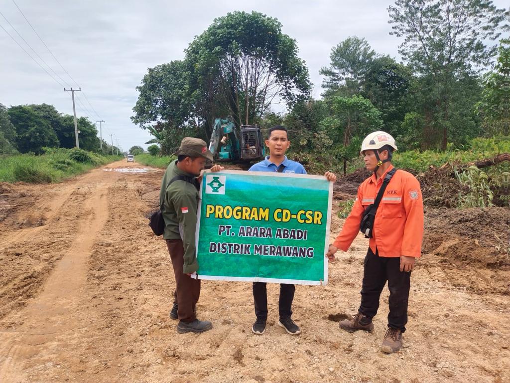 PT. Arara Abadi Distrik Pulau Muda kembali Perbaiki jalan Lintas Bono ...
